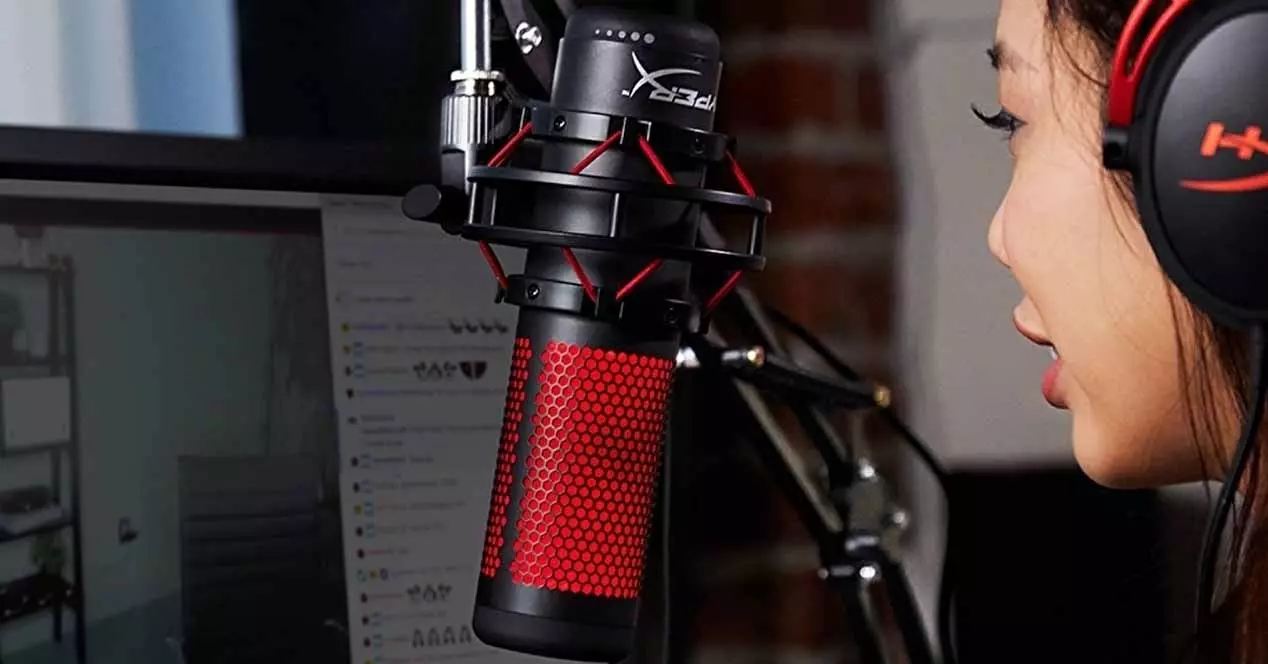 Como posicionar o microfone de forma que o ruído do PC não seja ouvido ...