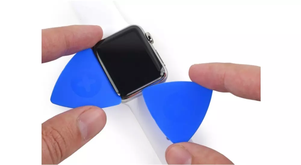 How to change the screen of an Apple Watch | ITIGIC