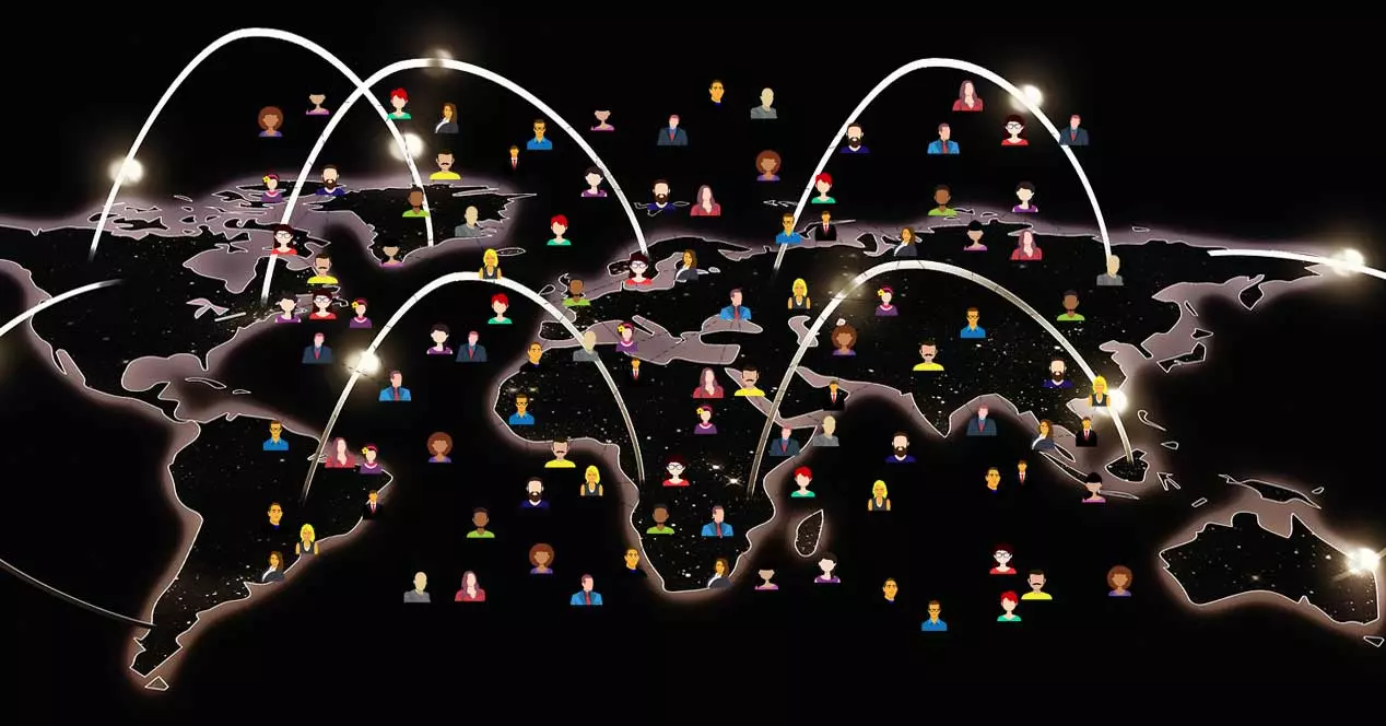 What is the difference between a Torrent file and a Magnet link? | ITIGIC