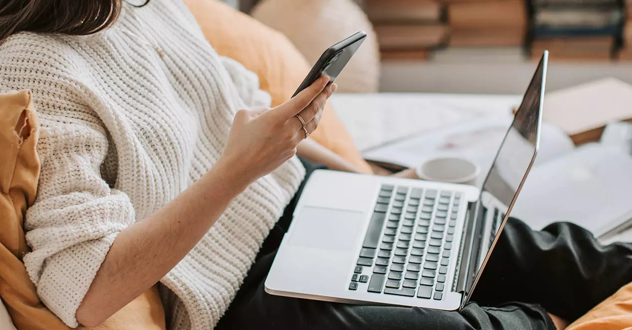 How to transfer files from mobile to computer: With or without cables ...