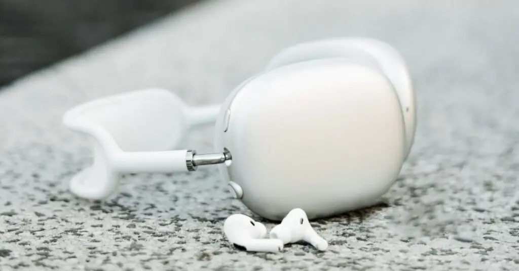 AirPods Pro of AirPods Max, welke zijn voordeliger? | ITIGIC